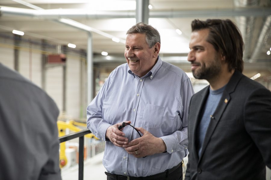 Donald Muylle fait visiter les cuisines de Dovy à Georges-Louis Bouchez ...
